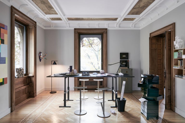 Magis_360_container_ambient_multi_AC270_black_01_hr_master.jpg?v=1701490087